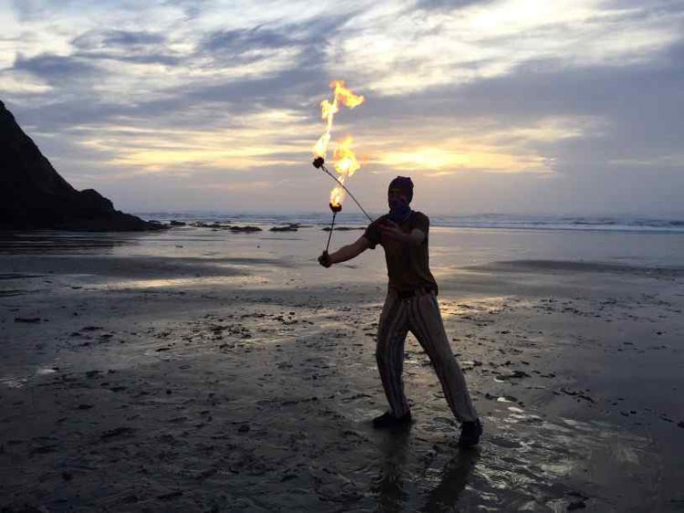 What are Poi balls? An introductory guide to Poi spinning | 3DRIFIC